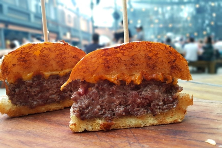 De localização peculiar, Quintal deBetti combina ótimas carnes, cerveja ...
