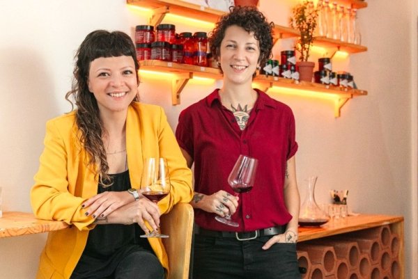 Gracioso bar de vinhos Flua, na Vila Ipojuca, é uma das melhores ...